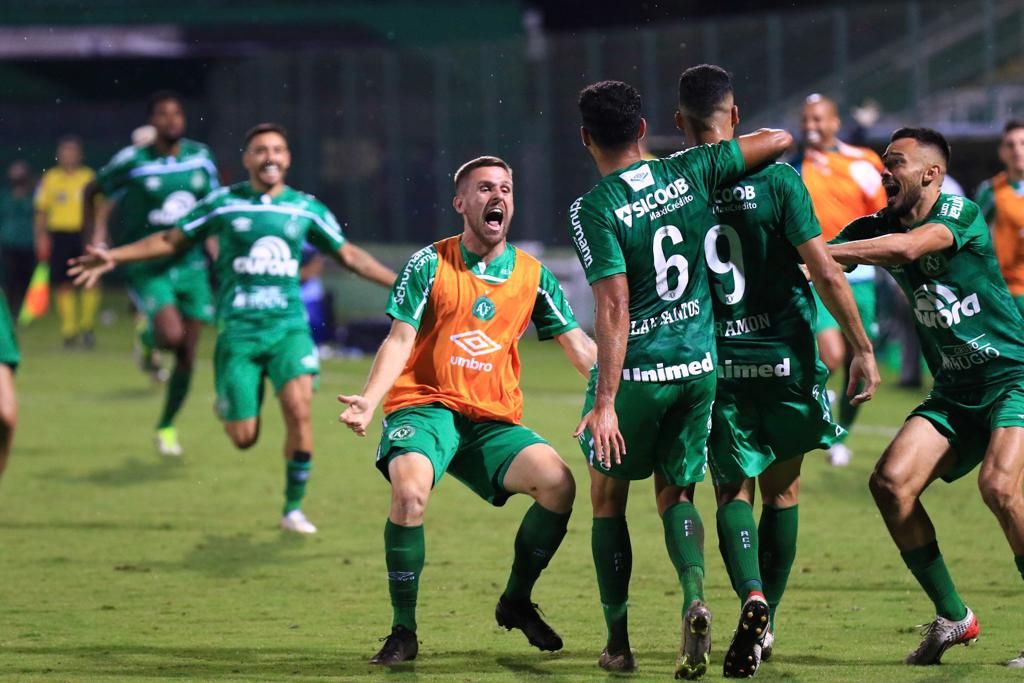 Chapecoense renova contrato de dois jogadores importantes até o final ...