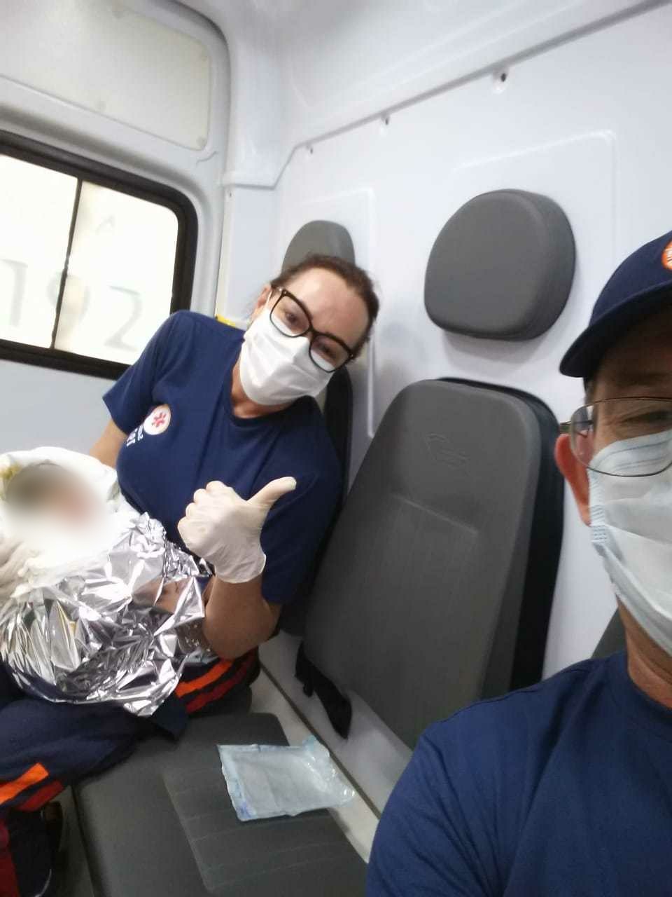 Trabalhadores do Samu realizam parto dentro de ambulância em Chapecó ... Trabalhadores do Samu realizam parto dentro de ambulância em Chapecó ...