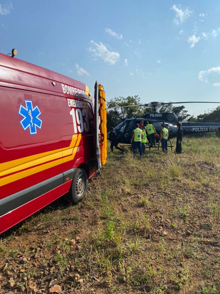 Empilhadeira tomba e deixa homem ferido no Oeste de SC - ClicRDC